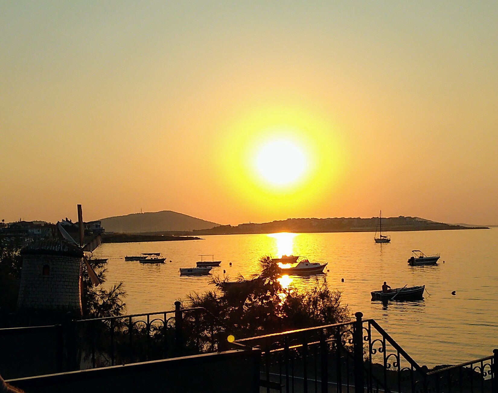 Ayvalık'ta Gün Batımı - Ayvalık Gezgini